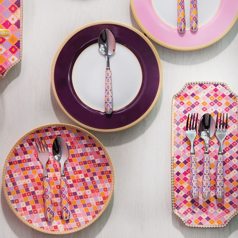 Cucharas de colores con mango de porcelana y acero inoxidable.