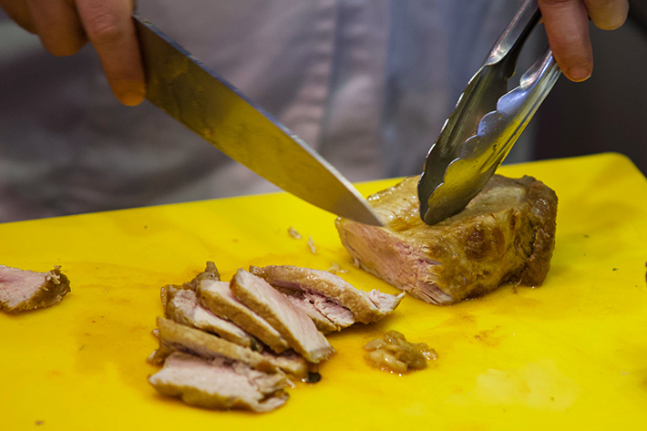 RECETA DE LOMO DE ORZA CON CHIMICHURRY DE LOMBARDA