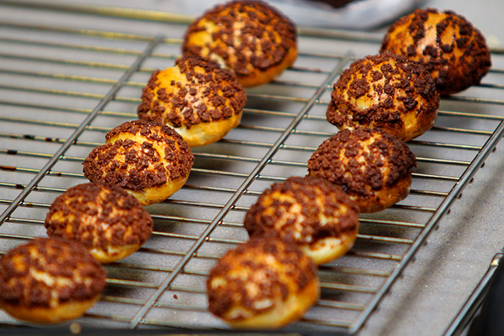 PETIT CHOUX CON CRAQUELIN